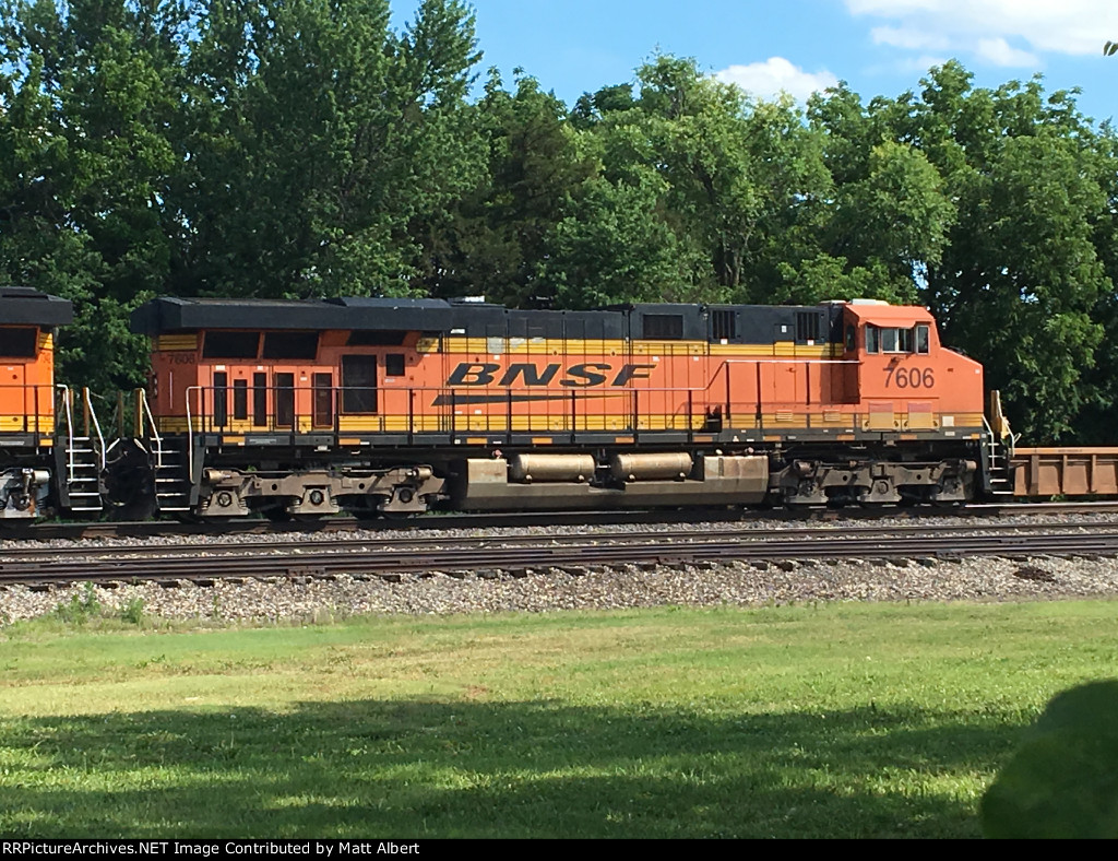 BNSF 7606