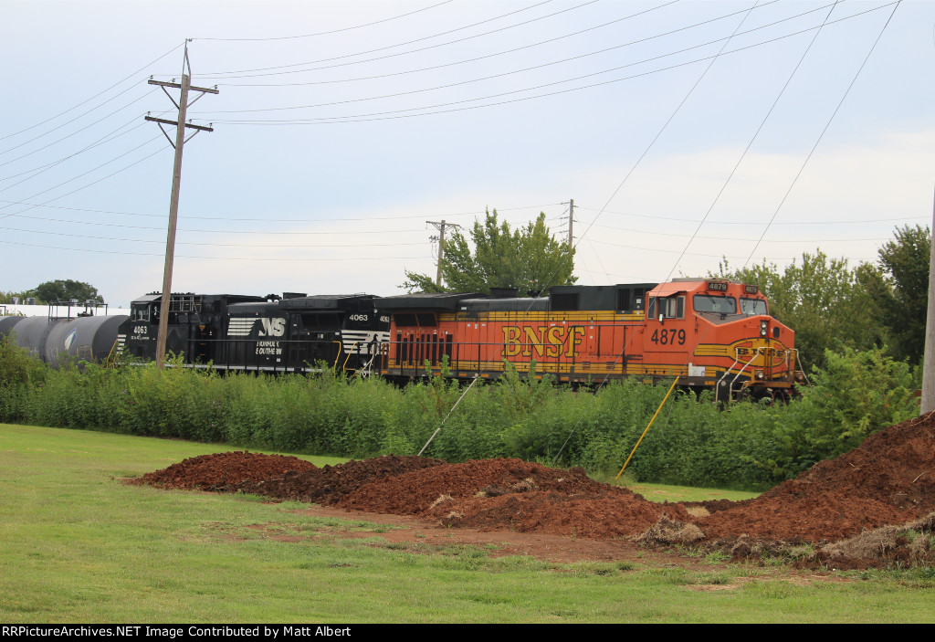 BNSF 4879