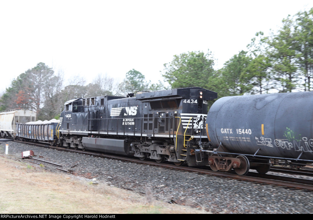 NS 4434 is a mid-train DPU on train 350
