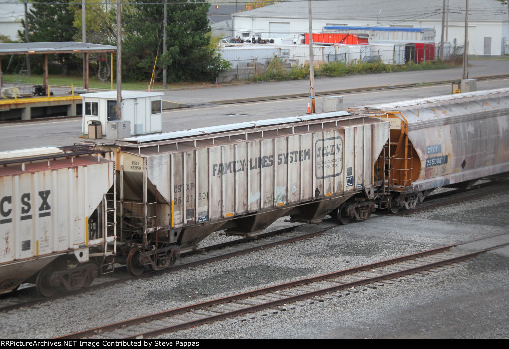 CSX 252150 former Seaboard Coast Line/Louisville & Nashville covered hopper