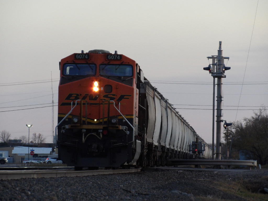BNSF ES44AC 6074