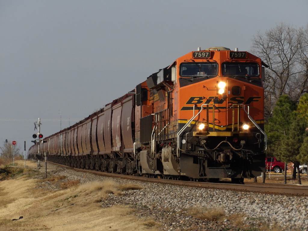 BNSF ES44DC 7597
