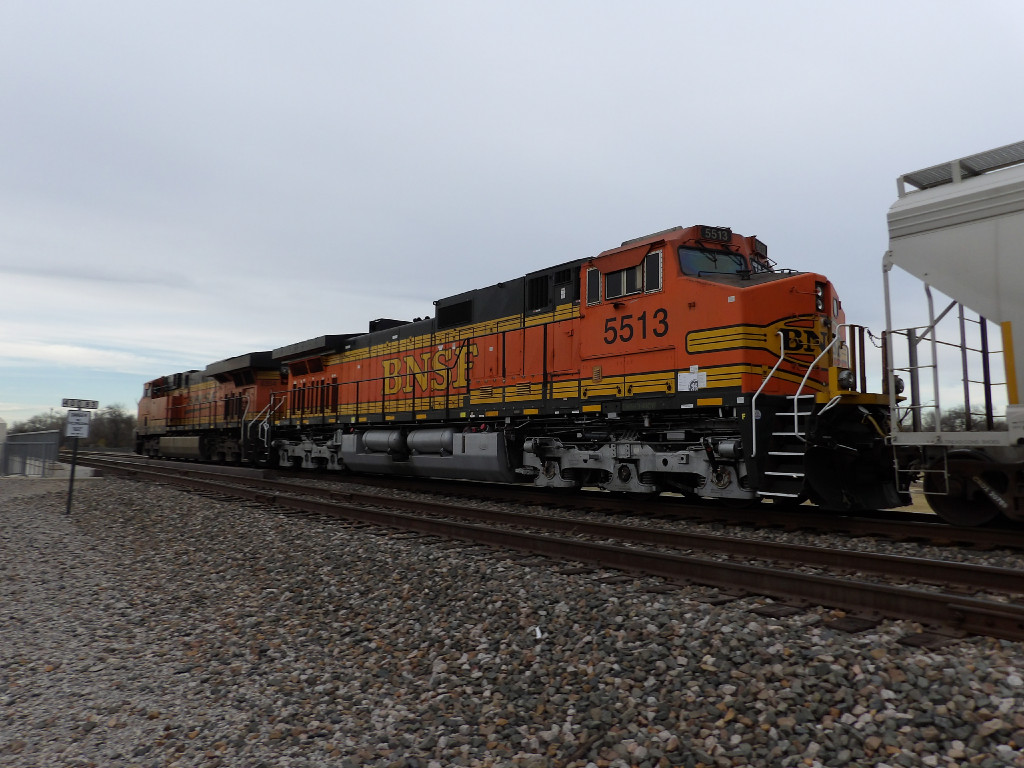 BNSF C44-9W 5513