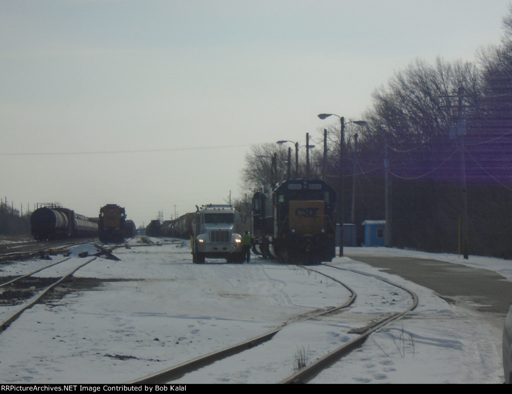 Illini FS Truck topping off CSX 6926