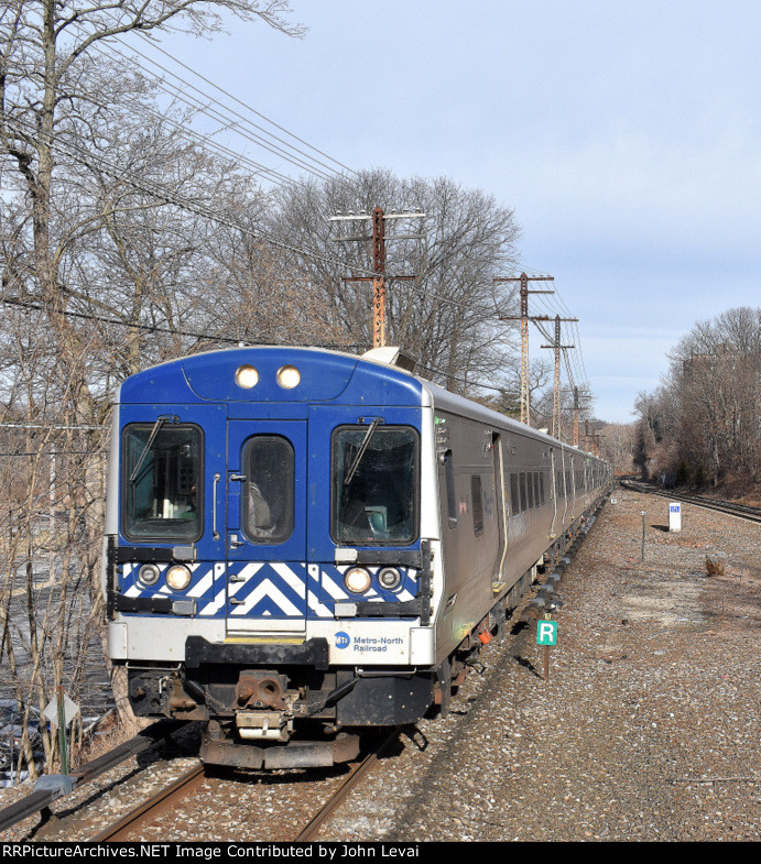 MNR M7 approaching the White Plains Transportation Center