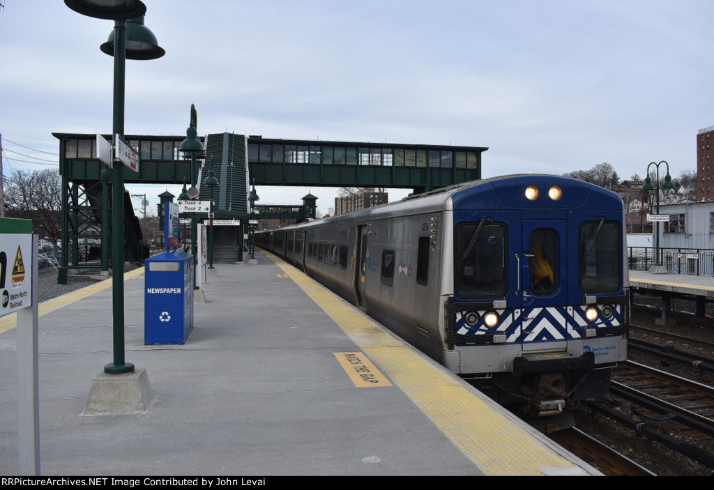 MNR M7 set at Tarrytown