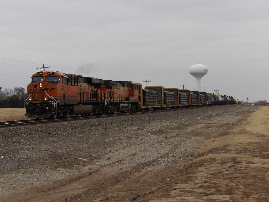 BNSF ES44C4 6831