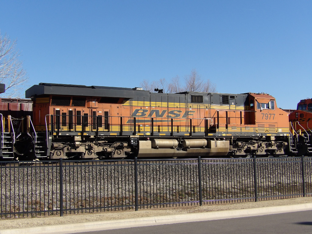 BNSF ES44C4 7977