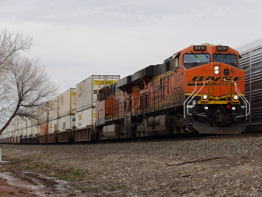 BNSF ES44AC 6414