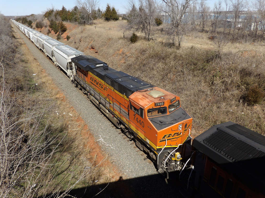 BNSF ES44DC 7440