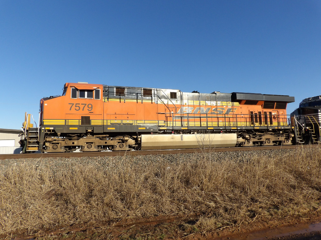 BNSF ES44DC 7579