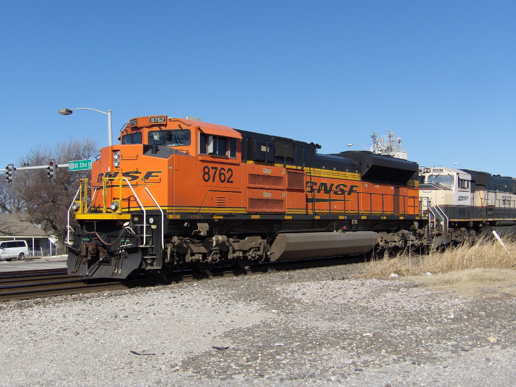 BNSF SD70ACe 8762