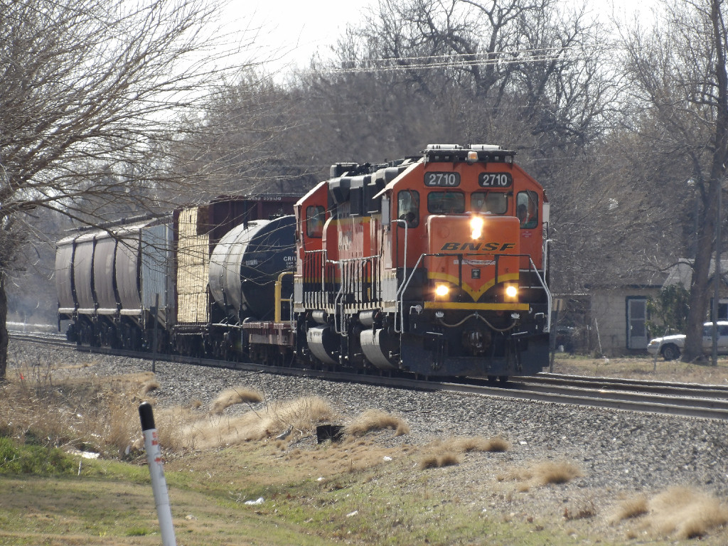BNSF GP39-2 2710