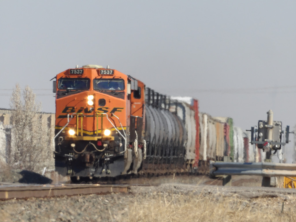 BNSF ES44DC 7537