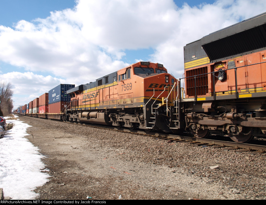 BNSF 7569