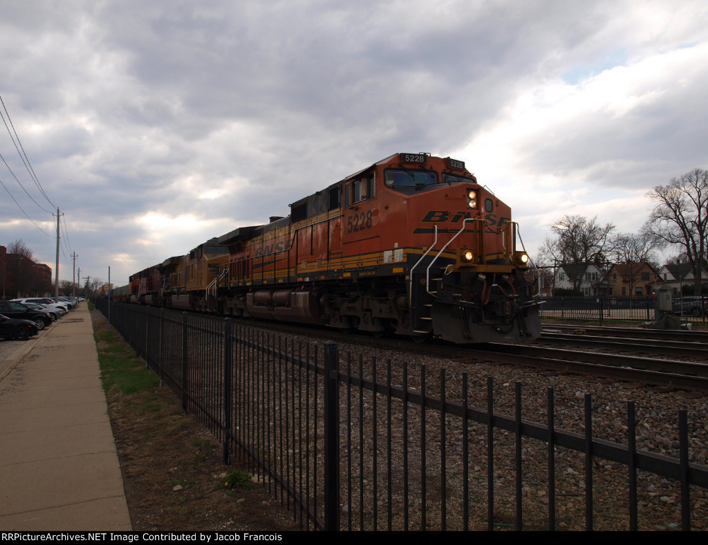 BNSF 5228