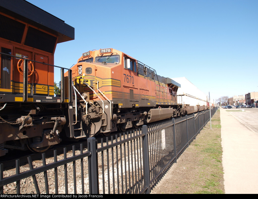 BNSF 7670