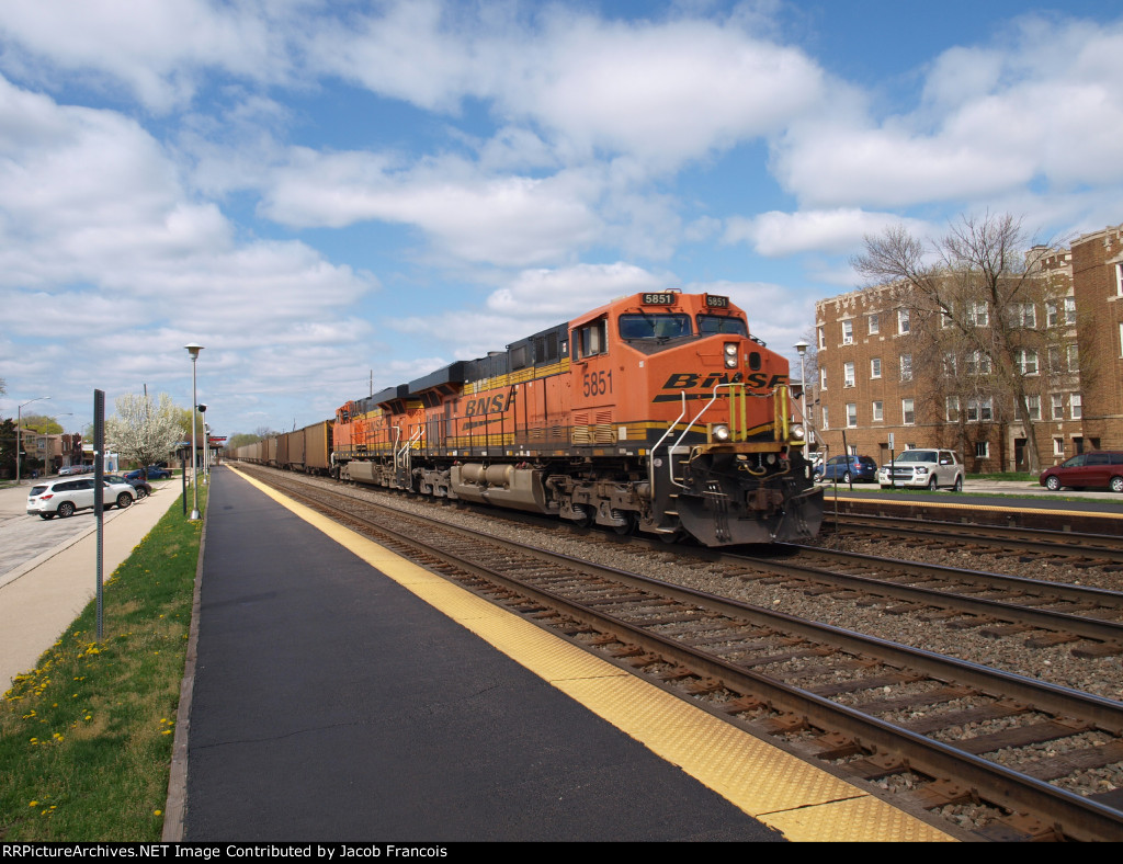 BNSF 5851