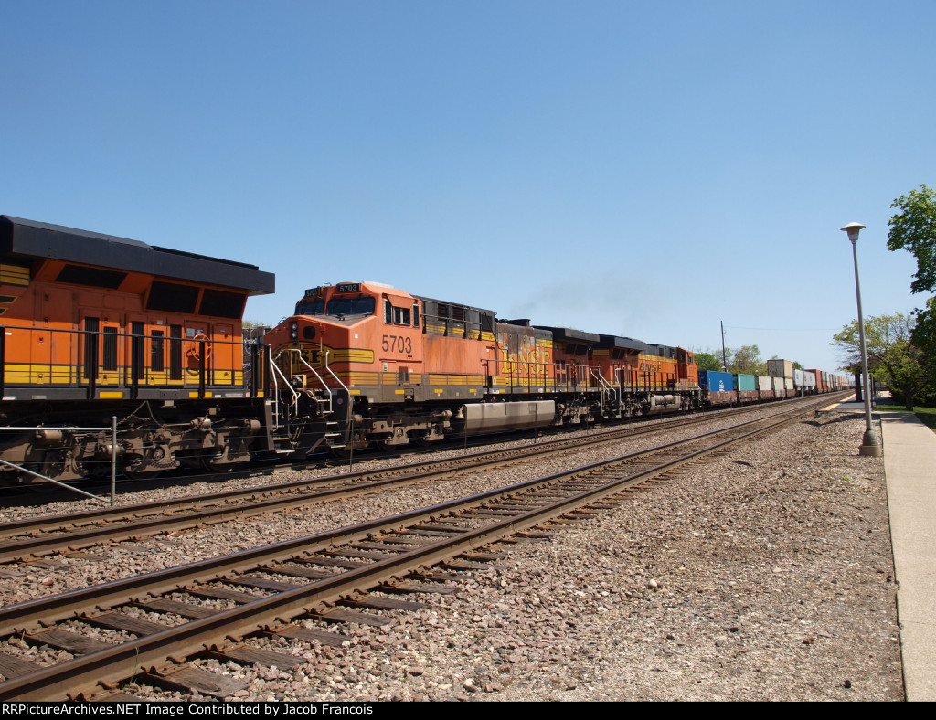 BNSF 5703