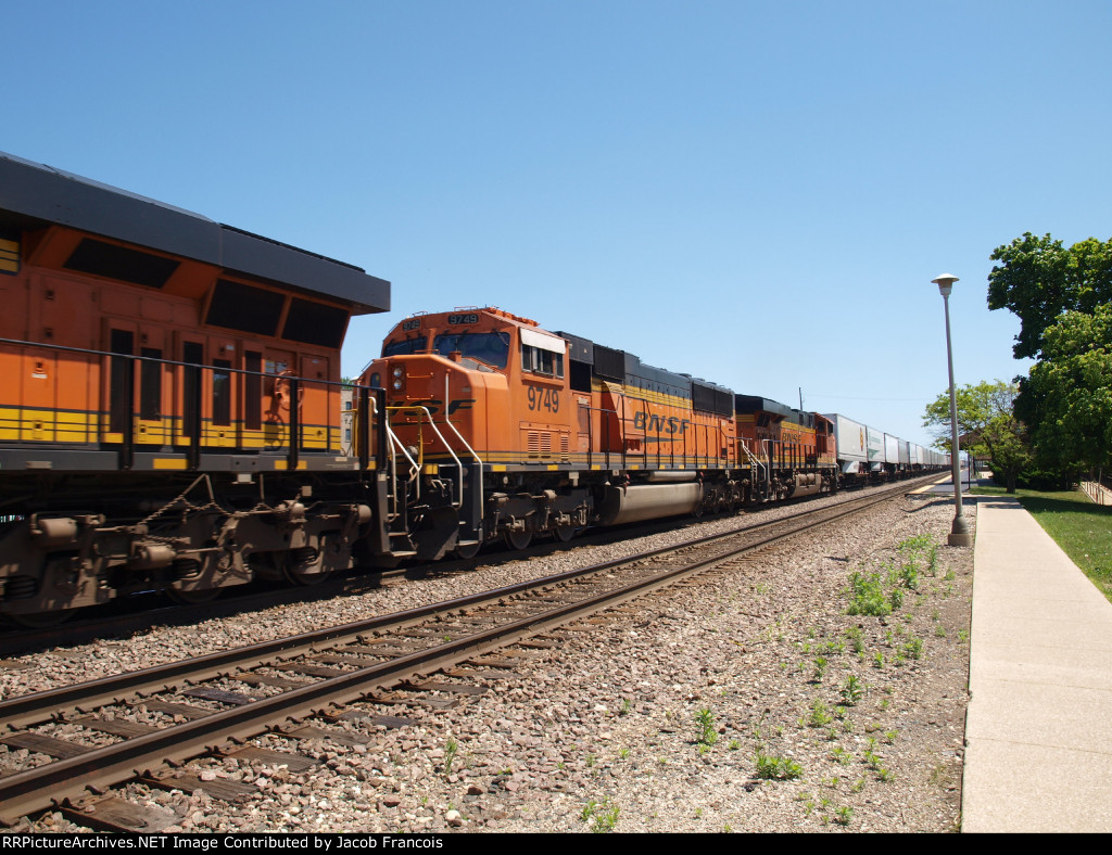 BNSF 9749