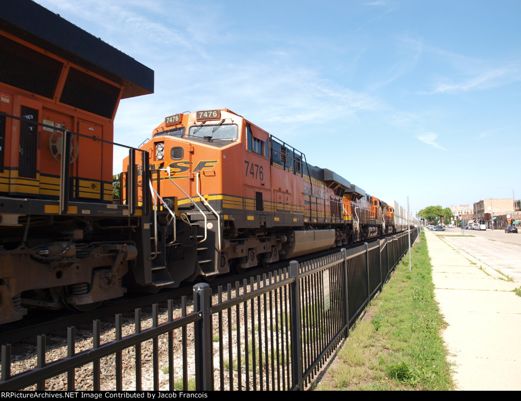 BNSF 7476