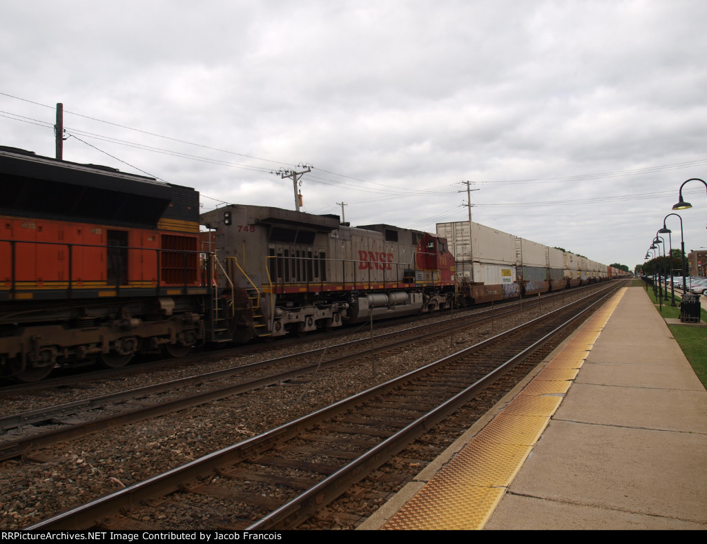 BNSF 748