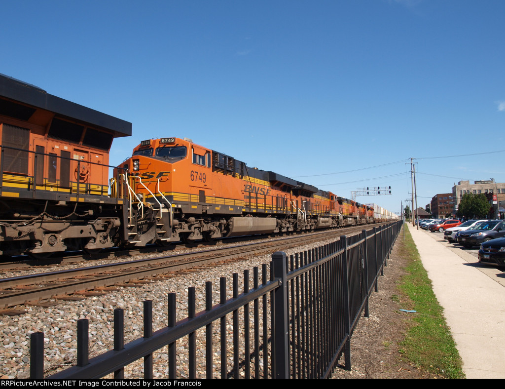 BNSF 6749