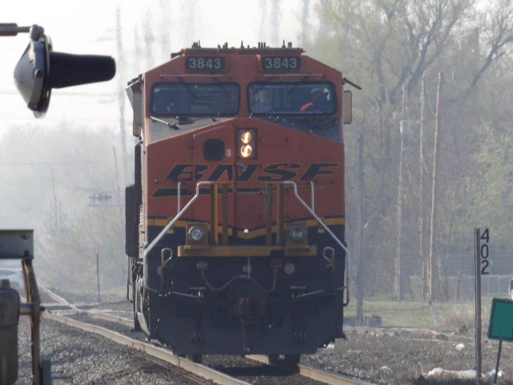 BNSF ET44C4 3843