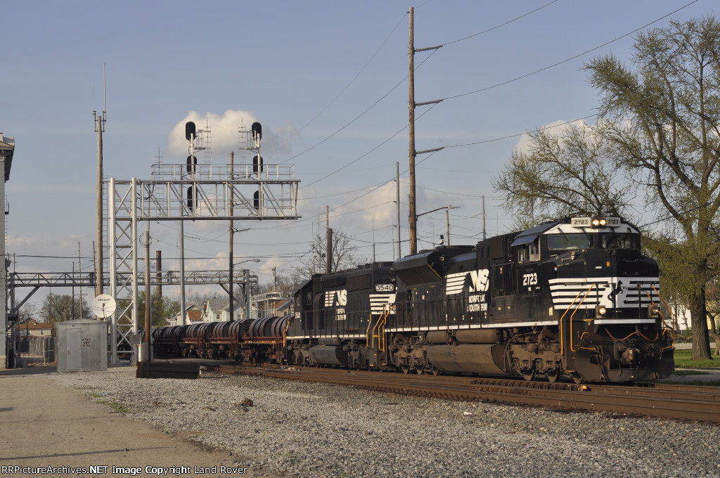 NS 2723 On CSX K 524 Southbound