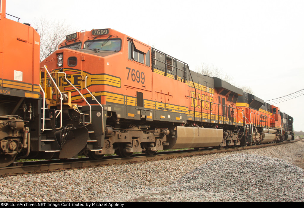 BNSF 7699.