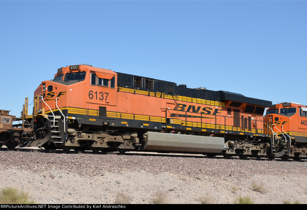 BNSF 6137