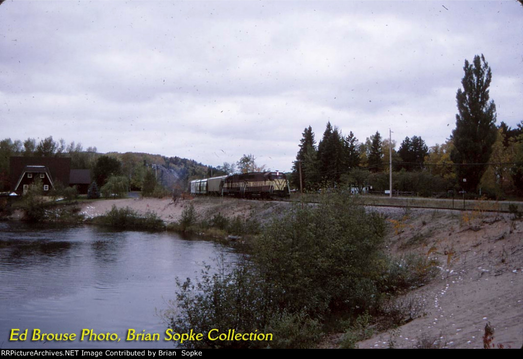 WC 4008 & 4005 at Harvey, MI - Train L-40