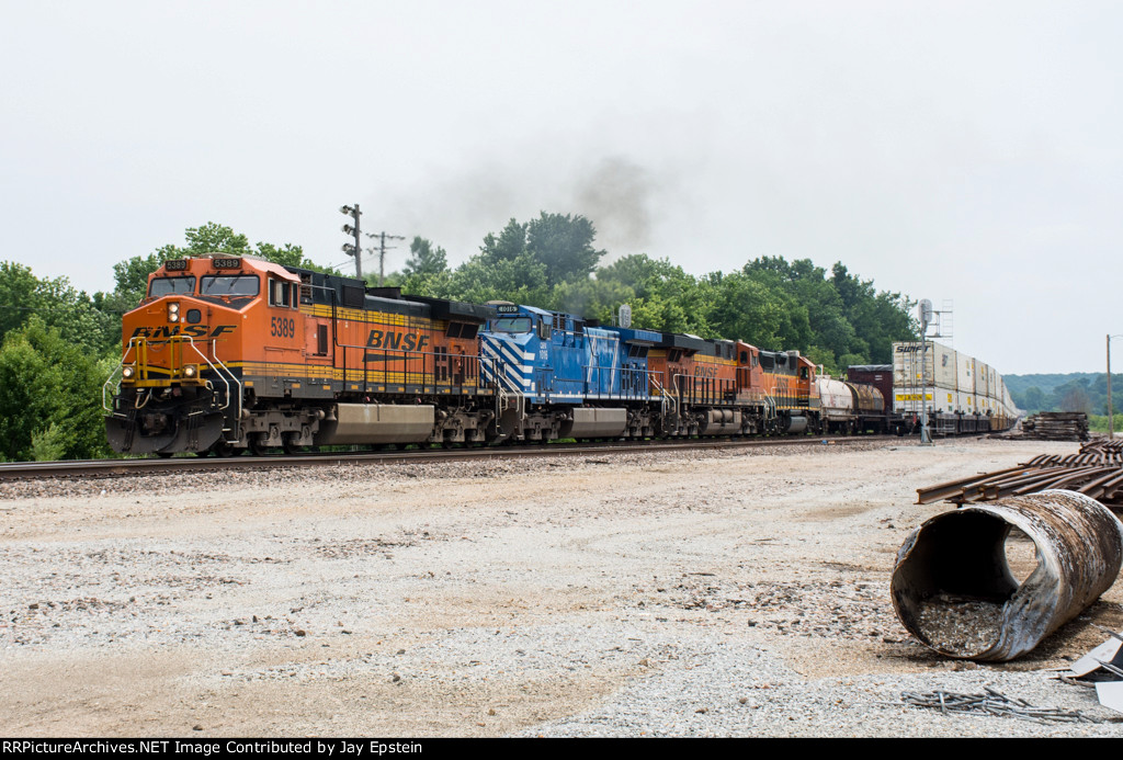 BNSF 5389 and its train head west after a meet