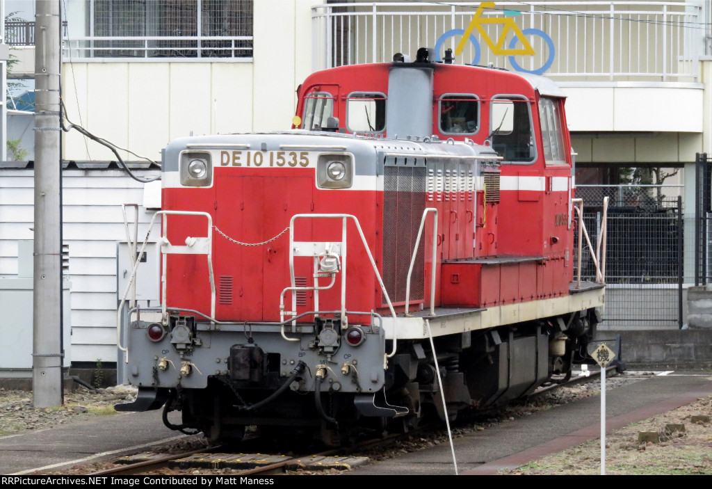 DE10-1535 parked. Used to assist Mooka railway