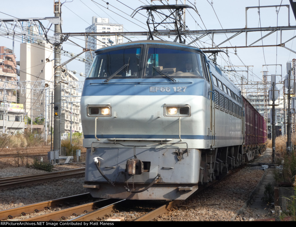 EF66 127 heading to the tunnels