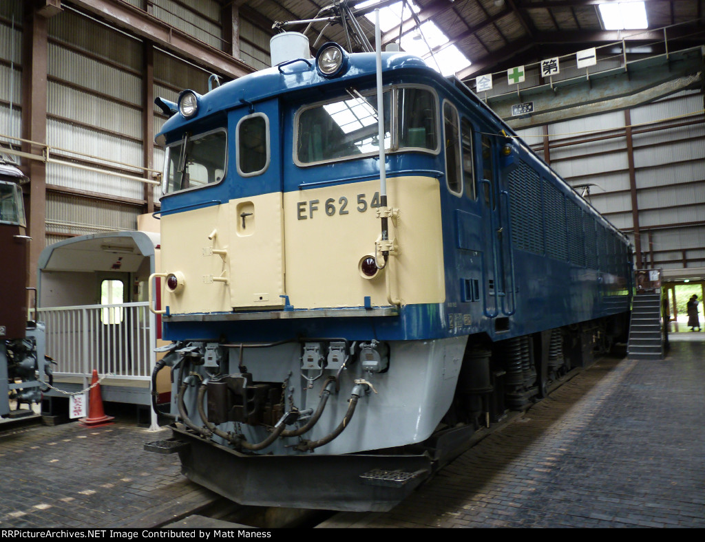 JNR EF62-54 in the shed