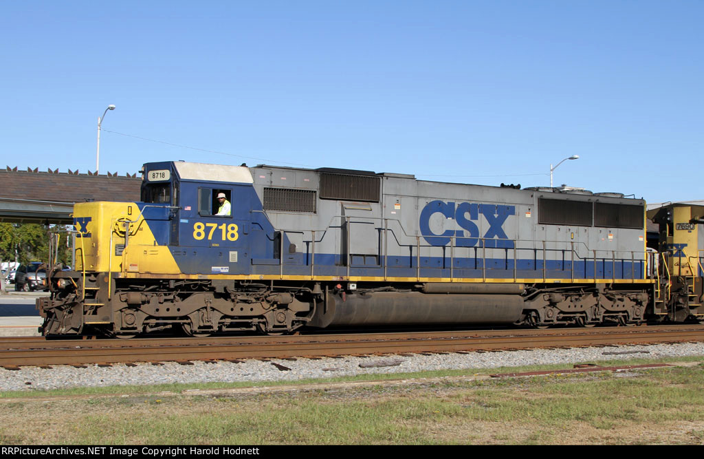 CSX 8718