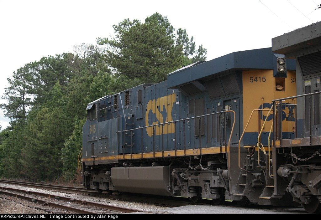 CSX 5415 leaes 267, 3387, 4304, and 4032 out of Fairburn yard