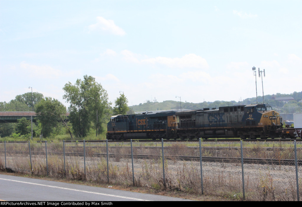 CSXT 51 on CSX Q004