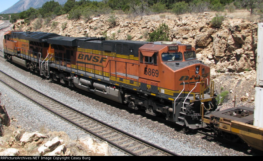 BNSF 5869