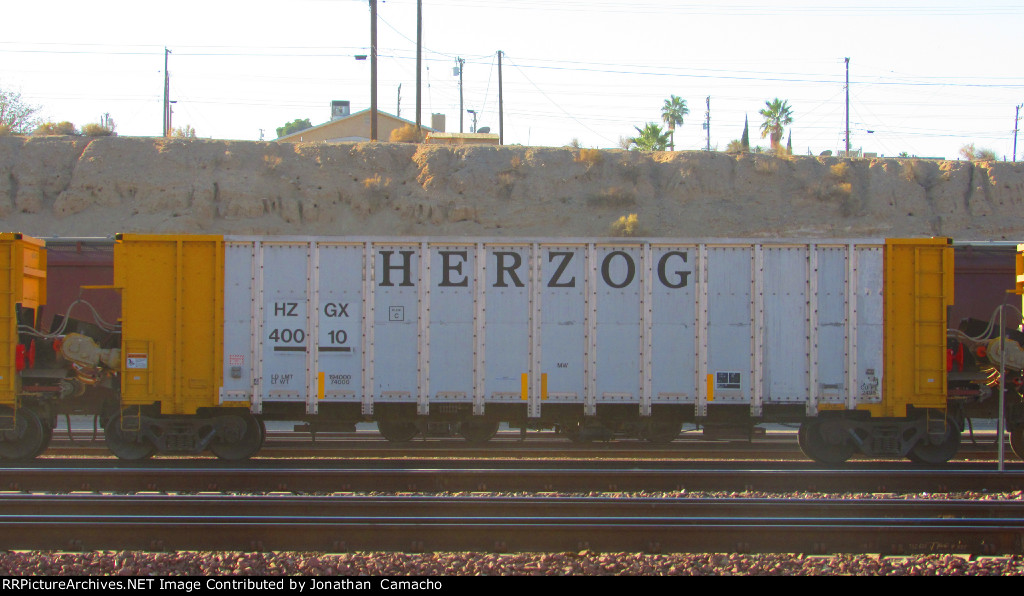 Herzog White and Yellow ballast car