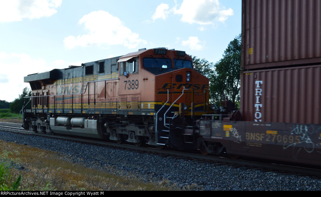 BNSF 7389