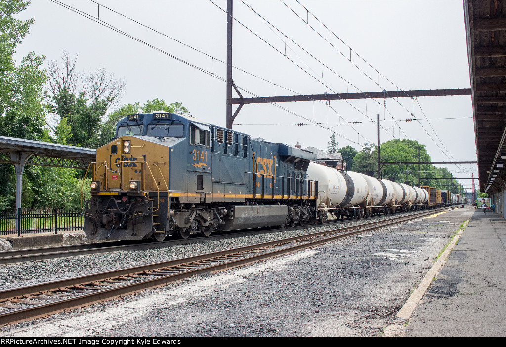 CSX ES44AC-H #3141 on Q438