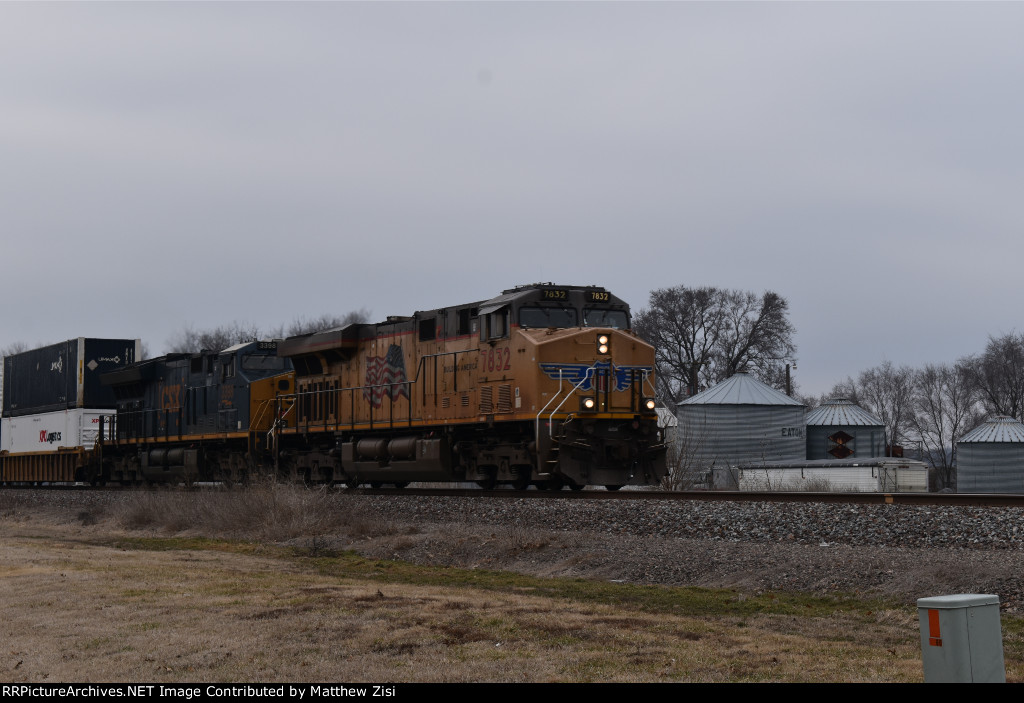 UP 7832 CSX 3398