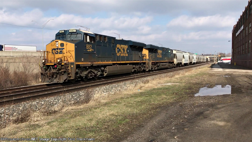 CSX 882