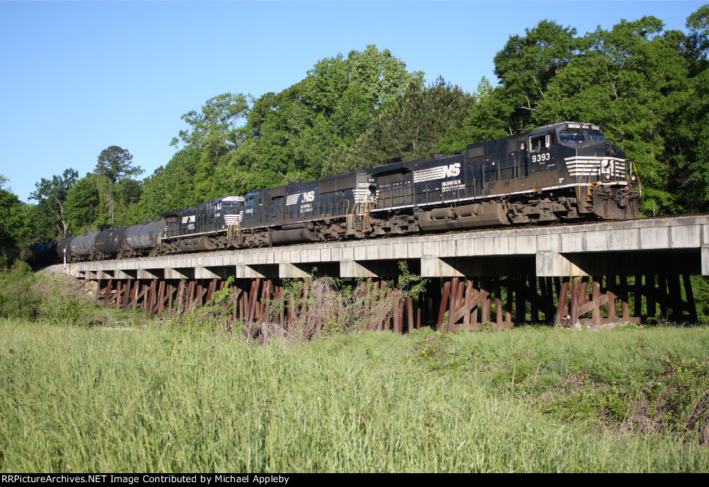 NS 314 with 9393 leading.