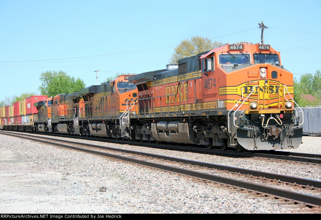 BNSF 4674