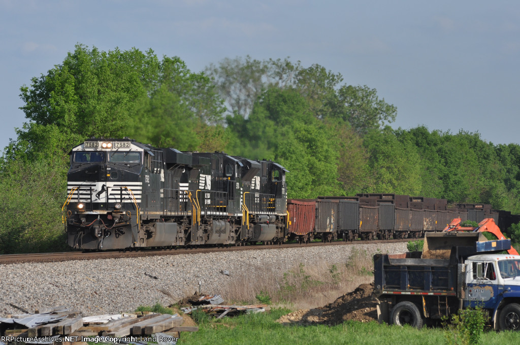 NS 7582 On NS 61 C Westbound