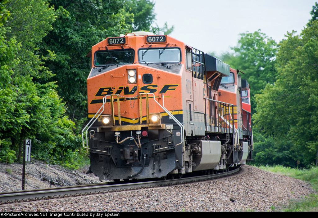 BNSF 6072 leads a manifest west on the Cherokee Sub