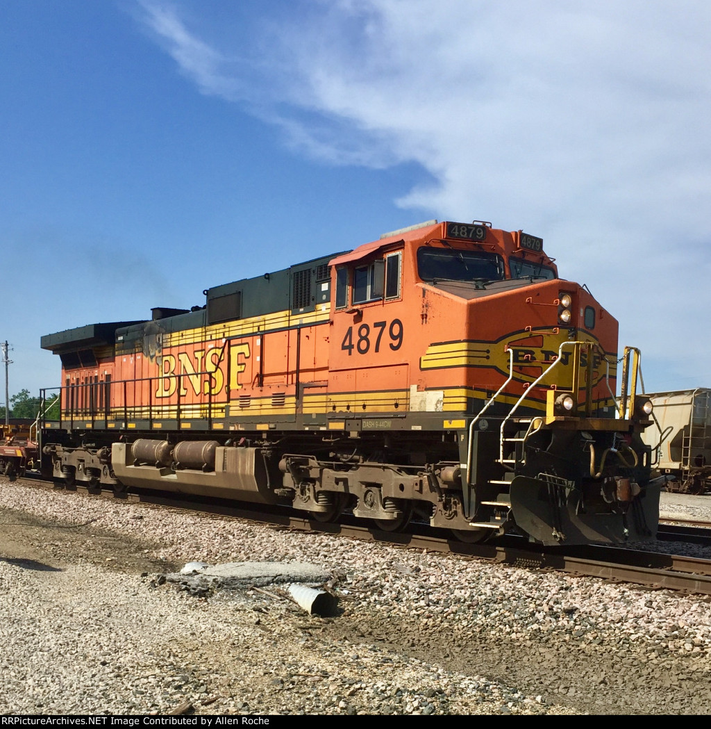 BNSF 4879